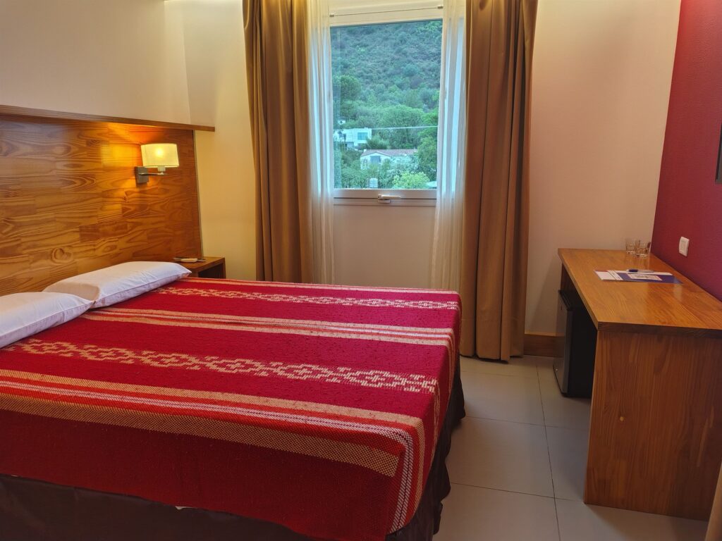 CLASSIC DOUBLE ROOM WITH MOUNTAIN VIEW - Amerian - Hoteles